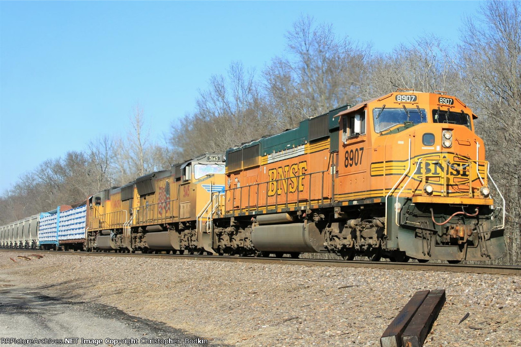BNSF 8907